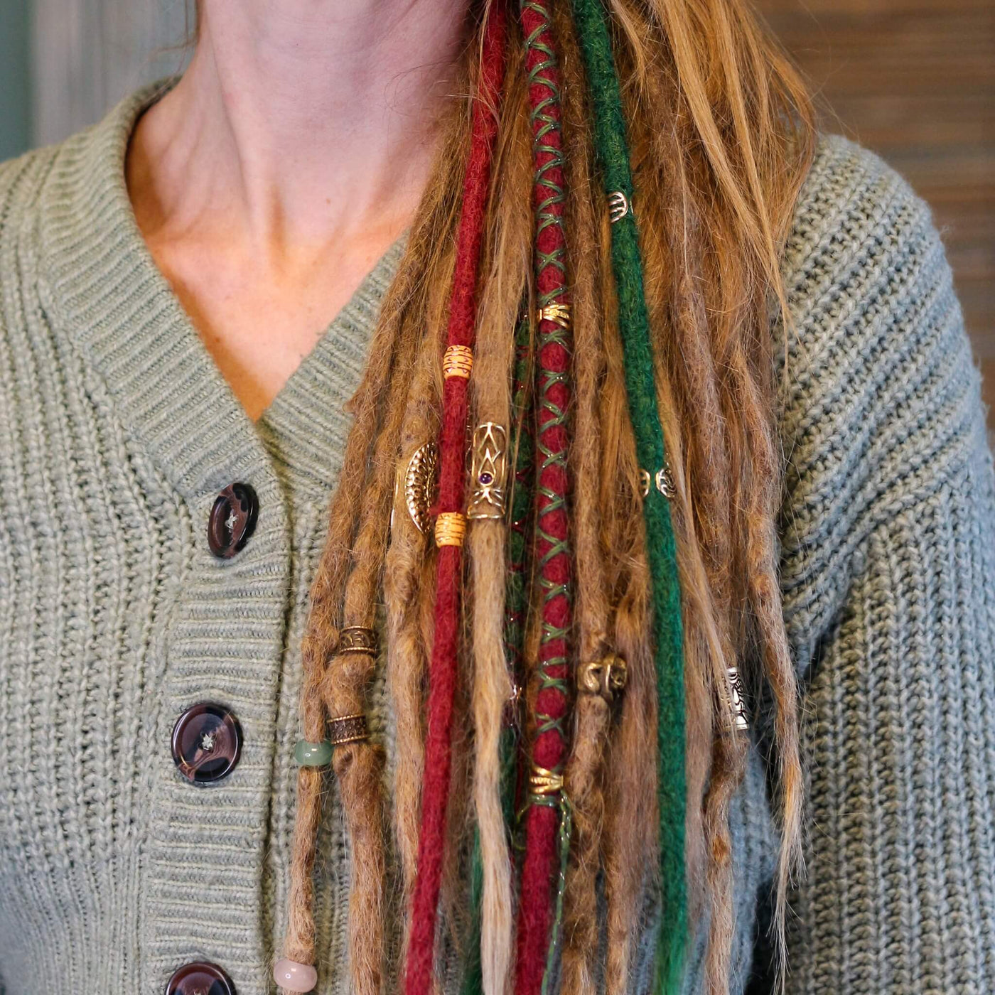 Purchase dreadlock decoration here - Explore our selection