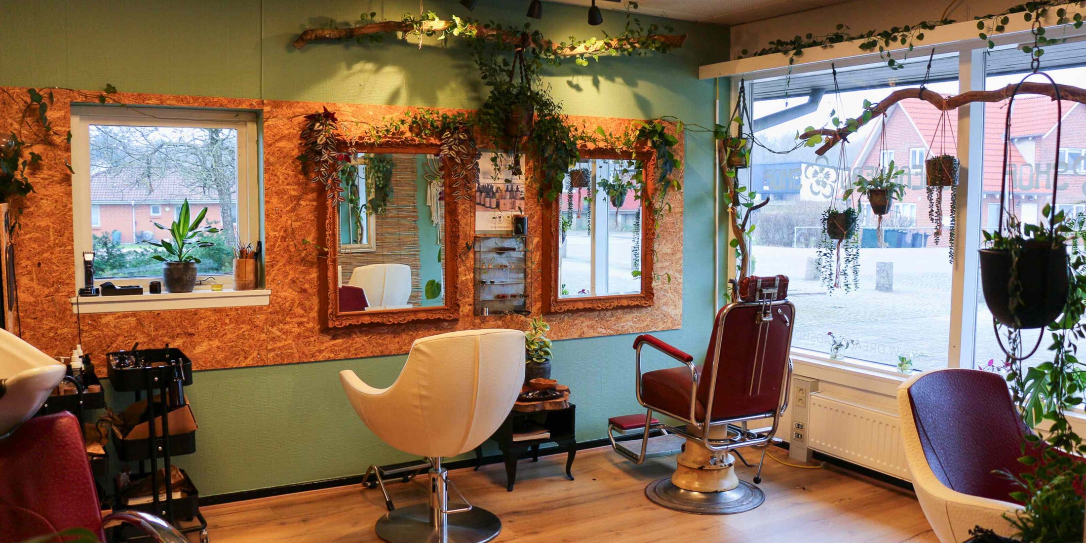 RAW ROOT's Dreadhead Studio: Your Dreadlock Hairdresser